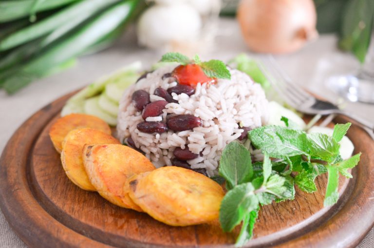 Riz aux haricots rouges et banane plantain grillée - Les Pépites de ...